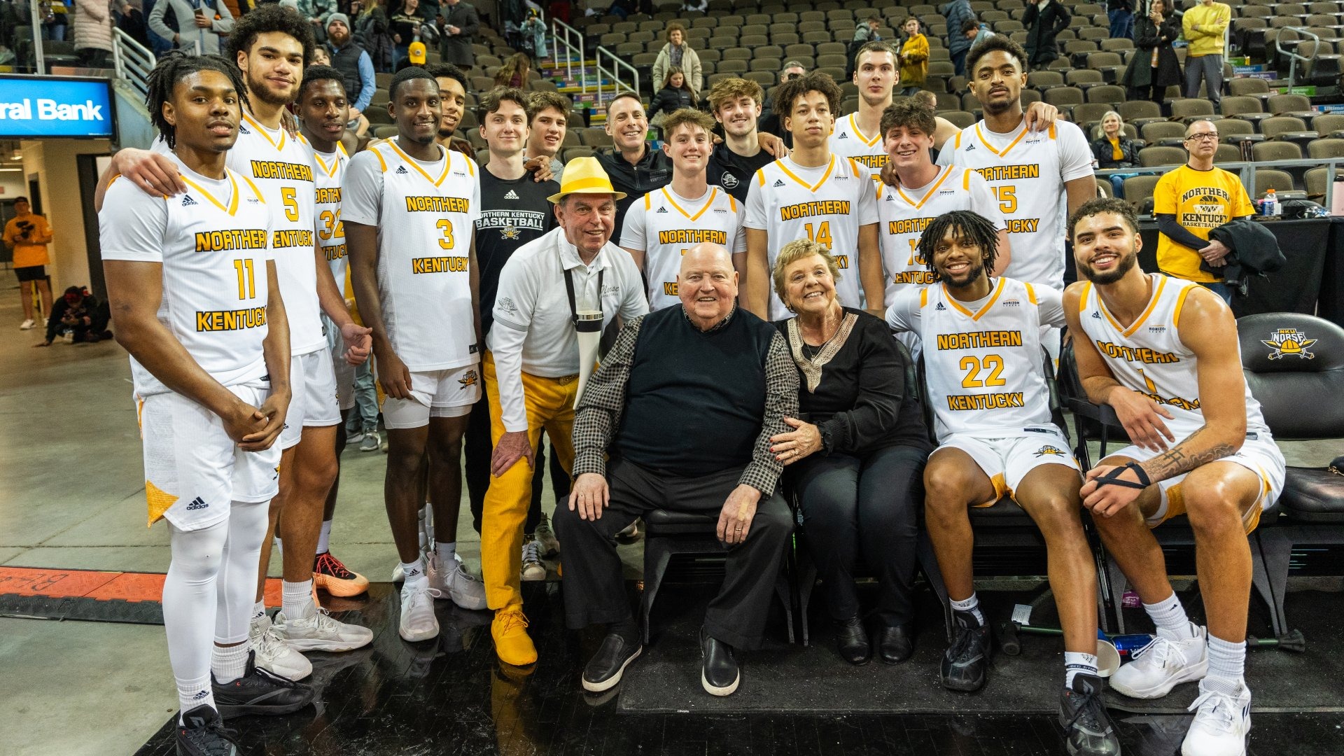 Men’s Basketball claims third straight win with blowout victory over ...