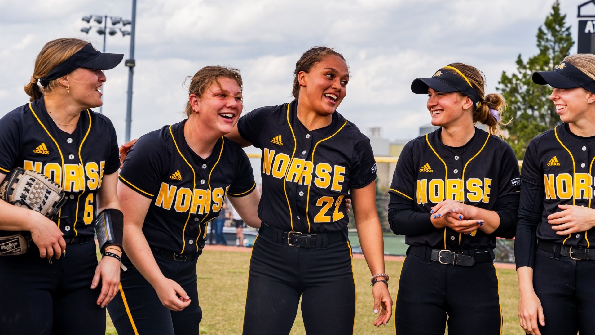 Softball makes it six conference wins in a row in sweep over PFW ...