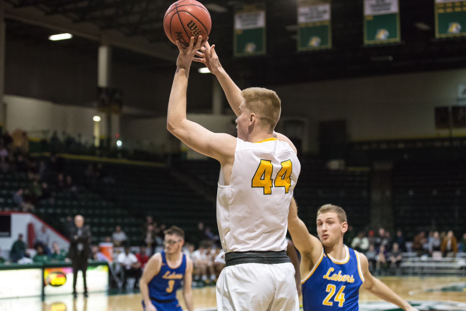 NMU Gets 75-53 Victory Over Michigan Tech - Northern Michigan University