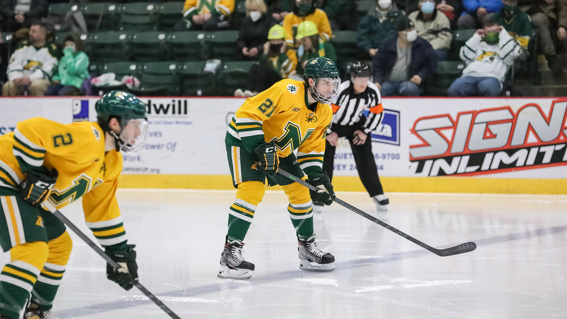 Bo Hanson - 2021-22 - Men's Ice Hockey - Northern Michigan University