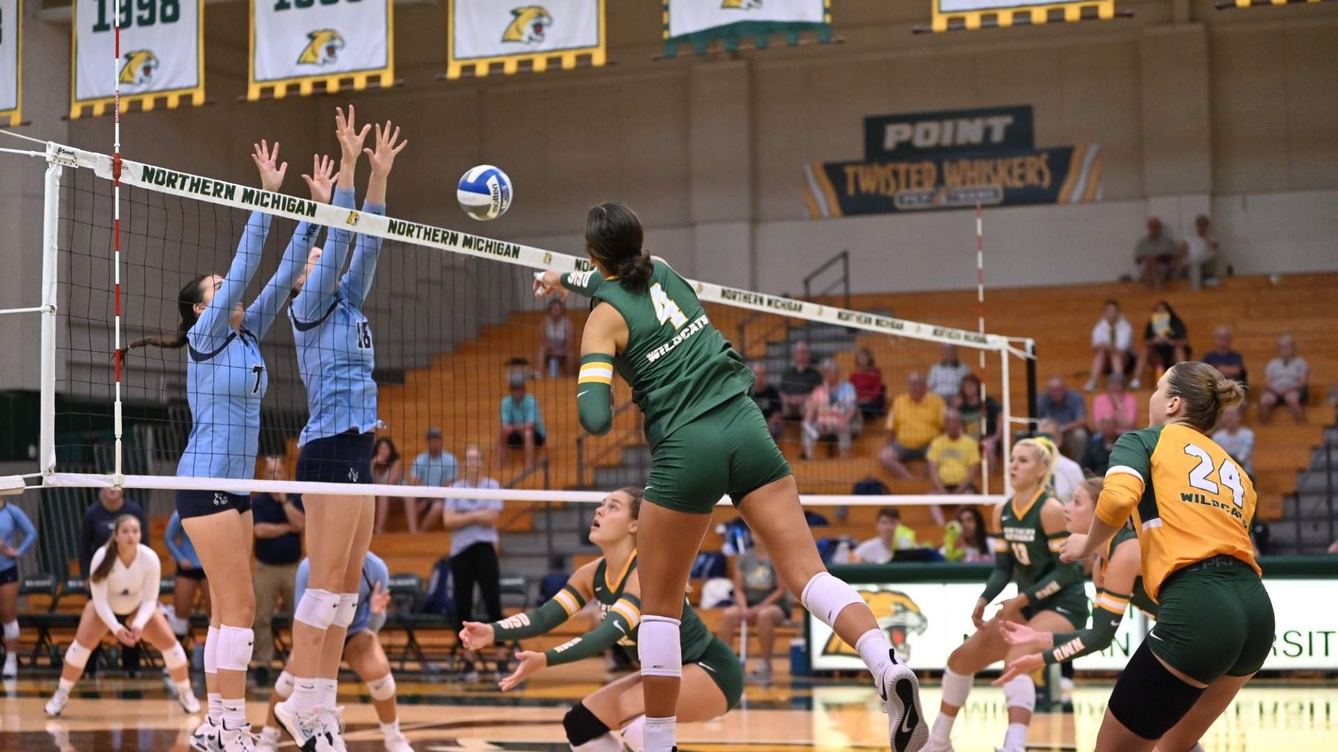 Evynn Layshock - 2023 - Women's Volleyball - Northern Michigan University