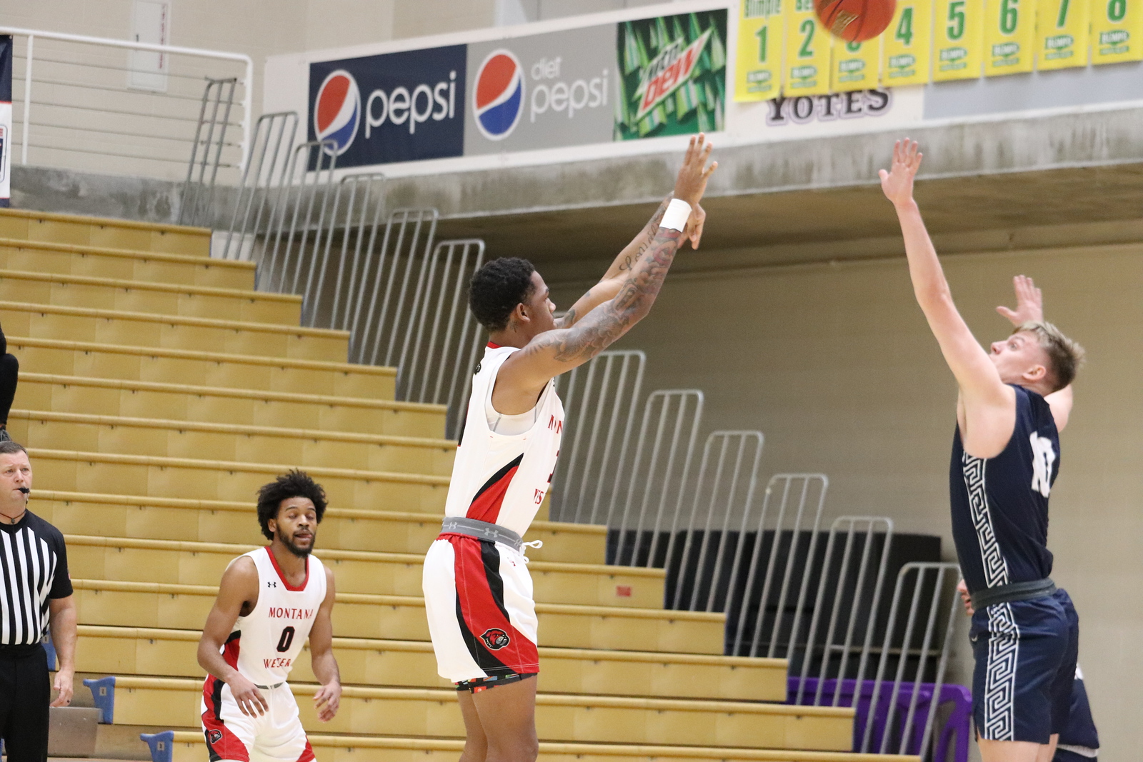 Western Holds off Eagles in Idaho - Northwest University Athletics