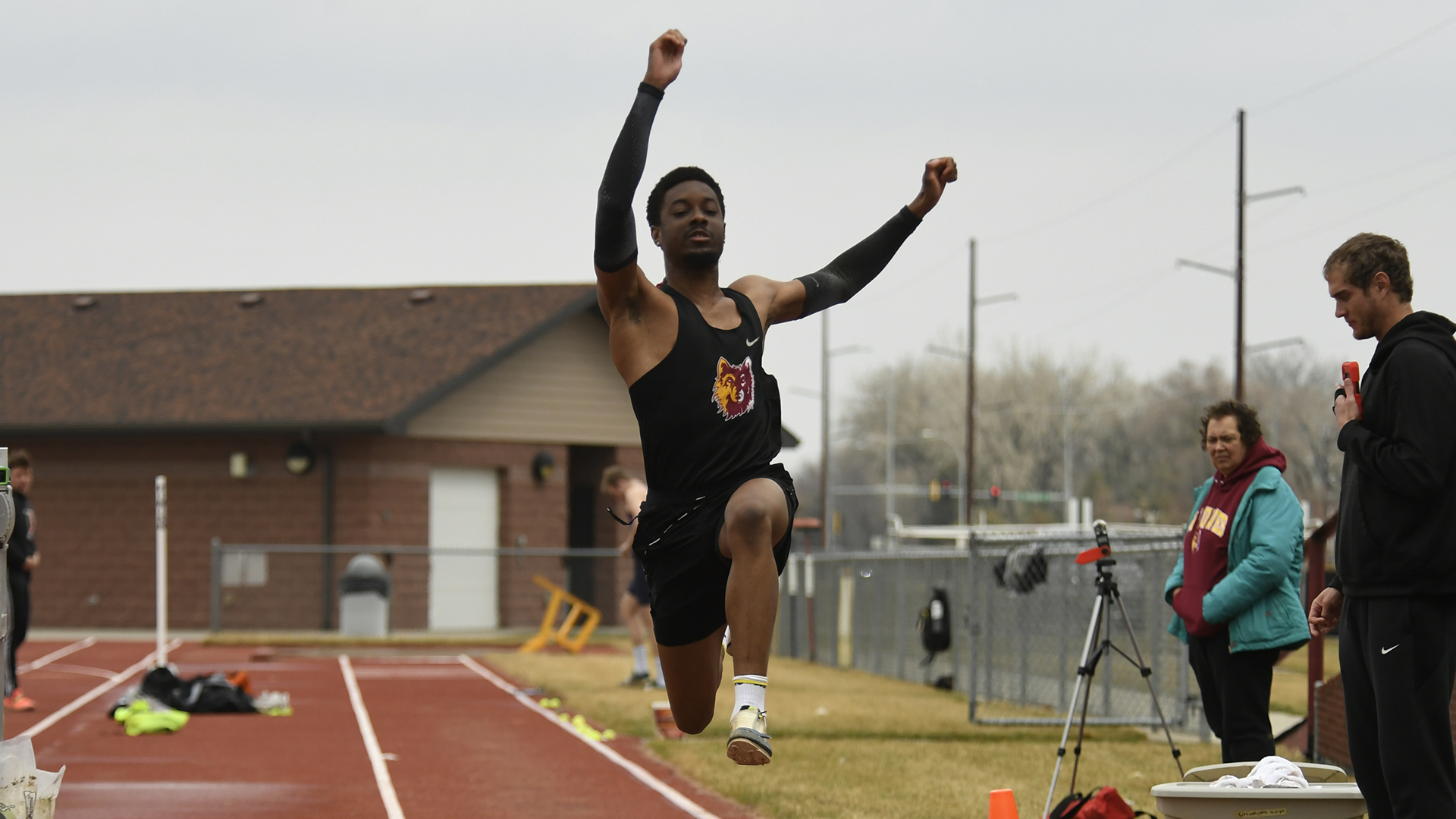 Sean Mhende - 2021-22 - Men's Track & Field - Northern State University ...