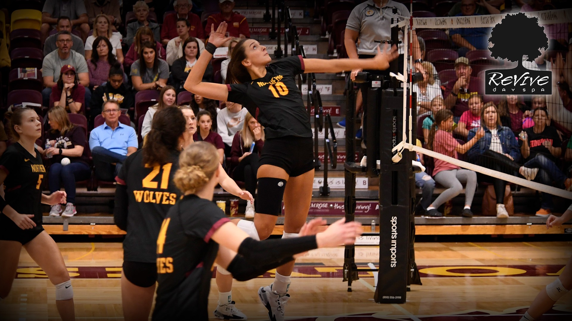 Szybinska and Thompson Rally Wolves in 5-Set Victory from UMary ...