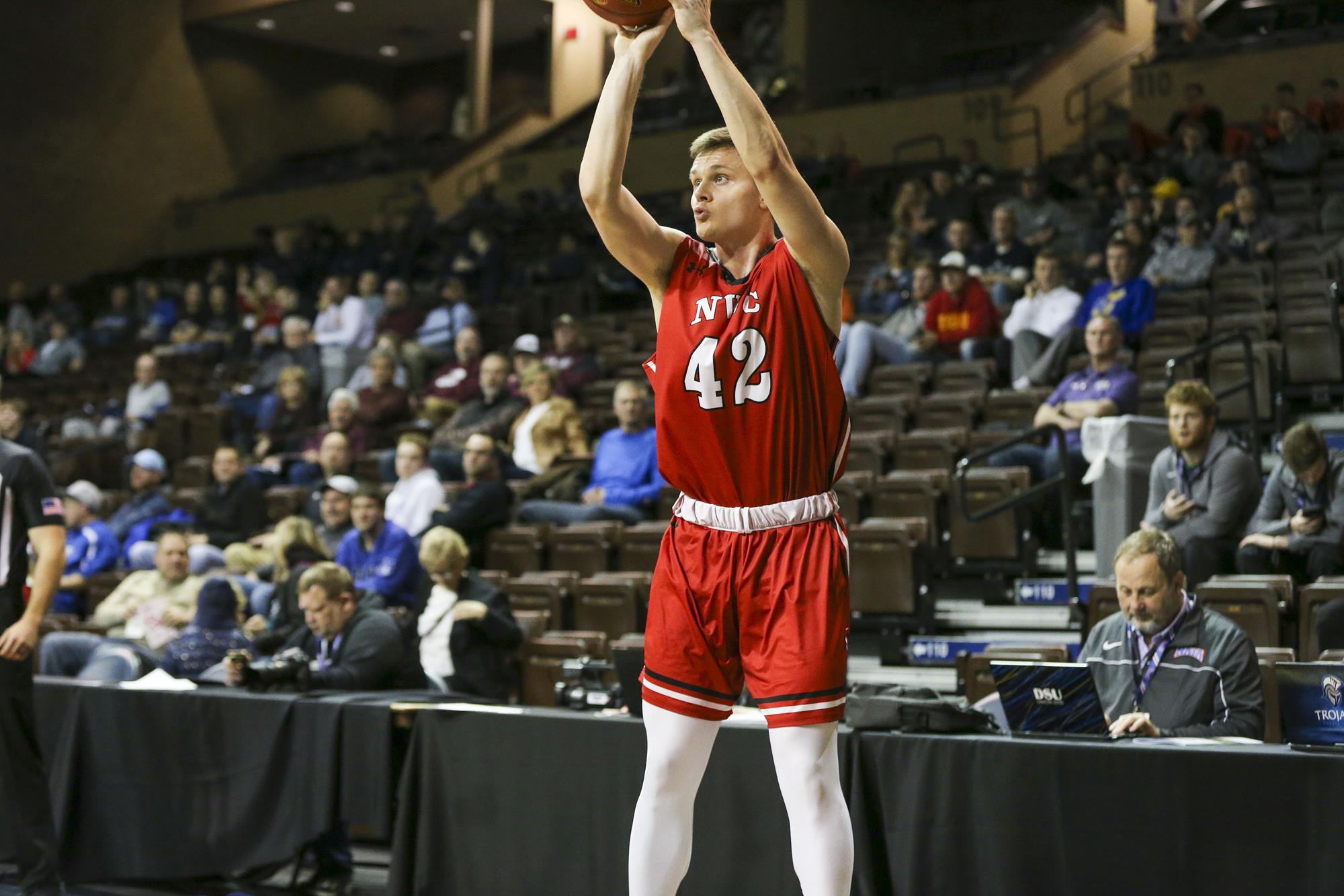 Keegan Van Egdom - Men's Basketball - Northwestern College Athletics