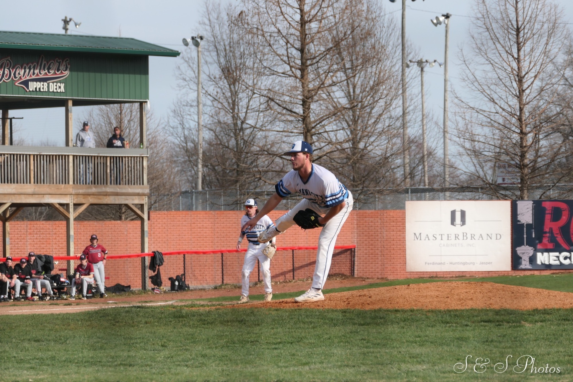 Mighty Oaks Fall Short Against Thorobreds - Oakland City University ...