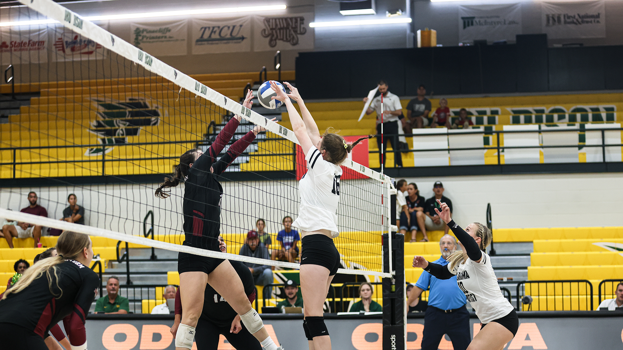 Bison Block Party Nets Win Over SNU - Oklahoma Baptist University Athletics