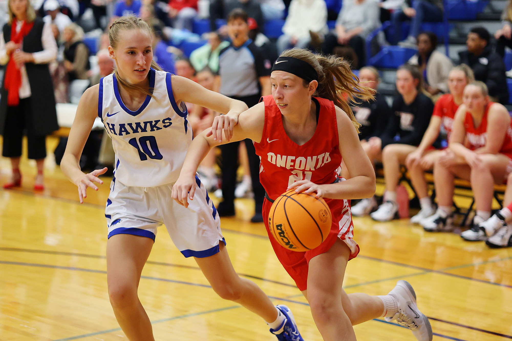 Fourth Quarter Run Lifts Women’s Basketball in Battle of the Hills ...