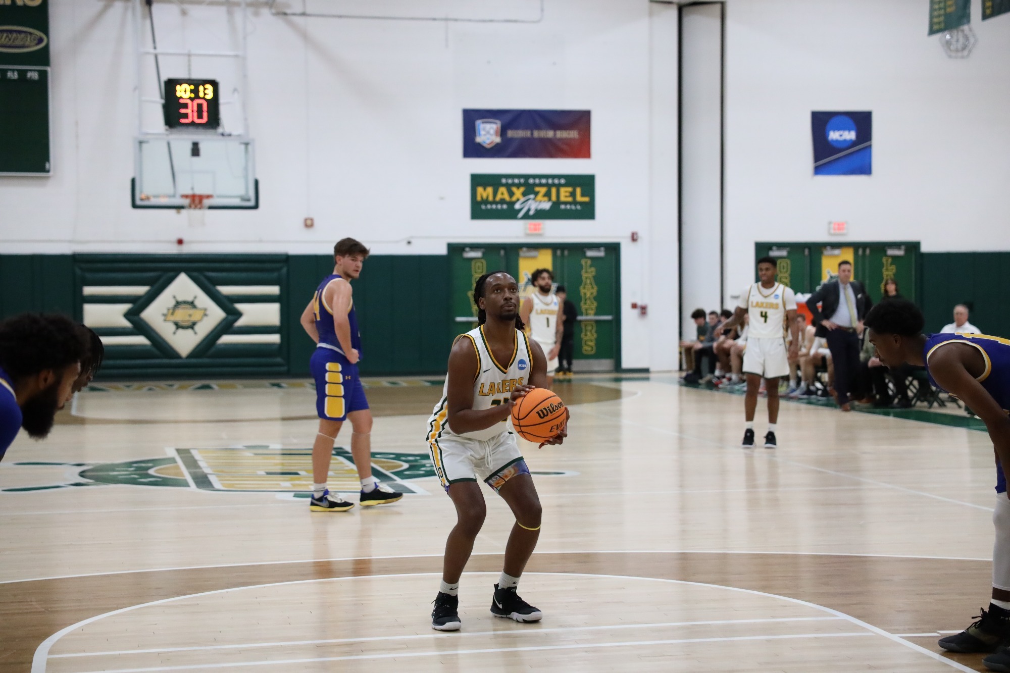Men's Basketball Wins Big to Start New Season - Oswego State Athletics