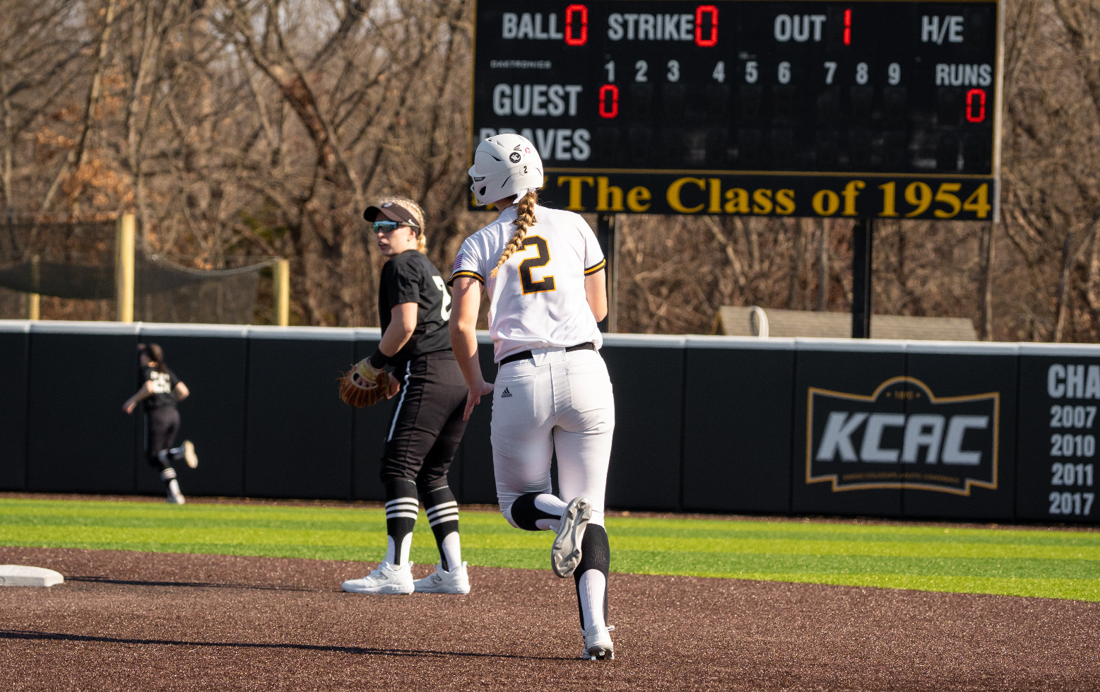 (23) Softball Splits With (18) Grand View - Ottawa University