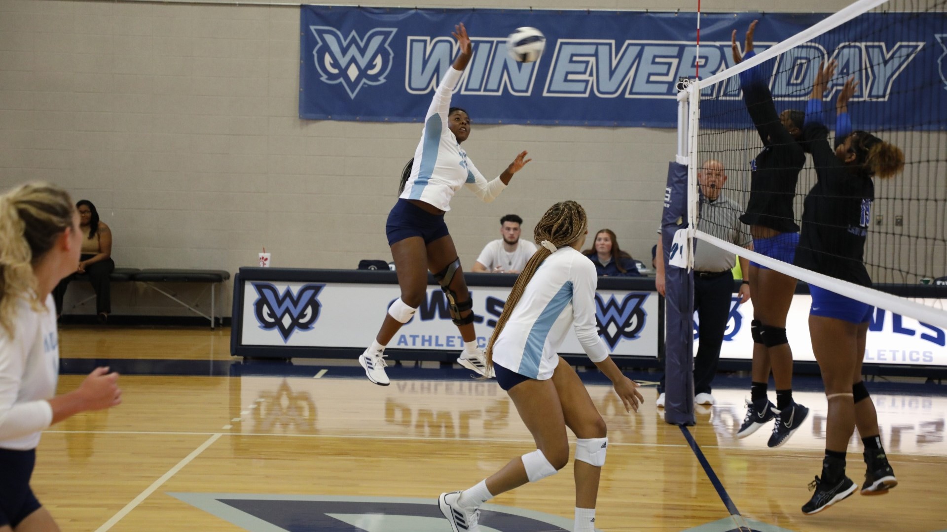 Owls Volleyball polishes off Rust, 3-1 - Mississippi University for Women
