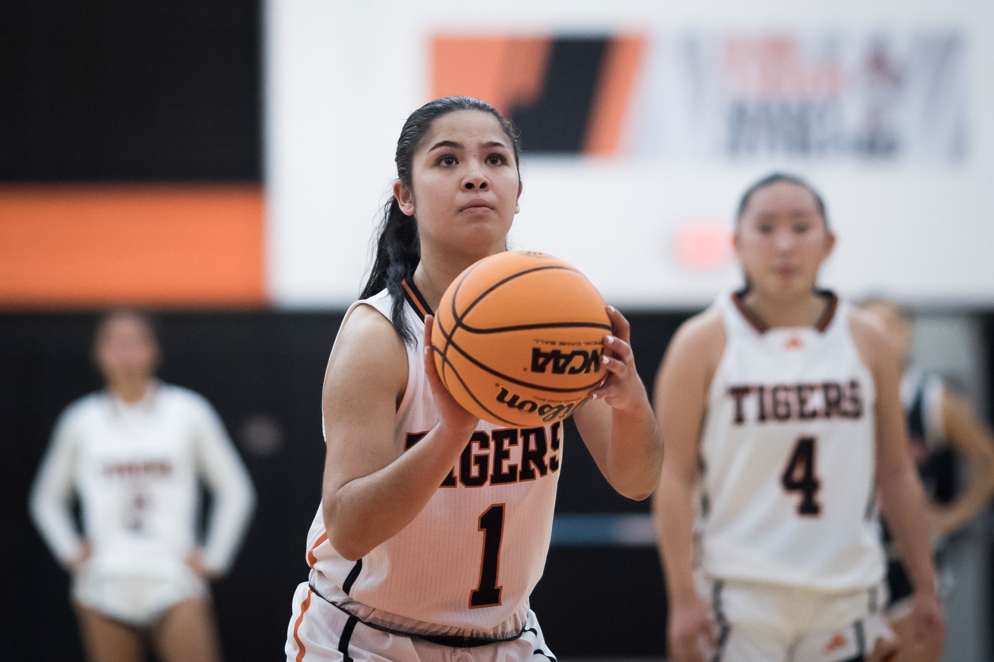Tigers' Team Effort Takes Down SCLU - Occidental College