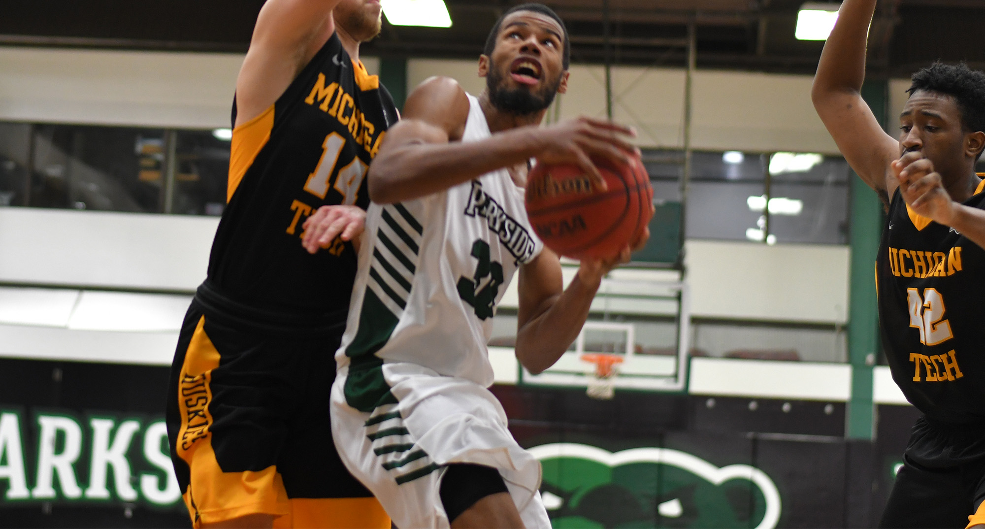 Chavares Flanigan - Men's Basketball - Parkside Athletics