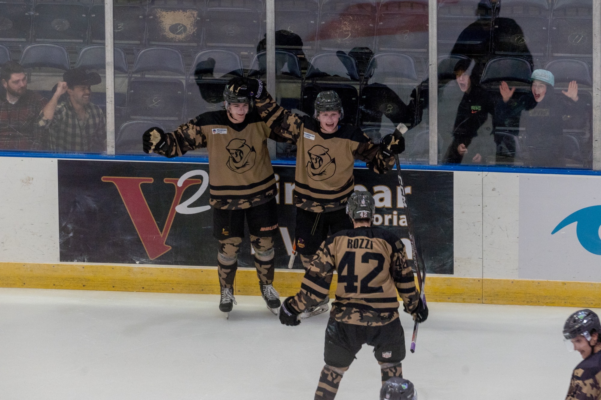 PHANTOMS OFFENSE EXPLODES IN 7-2 THUMPING OF DUBUQUE - Youngstown Phantoms