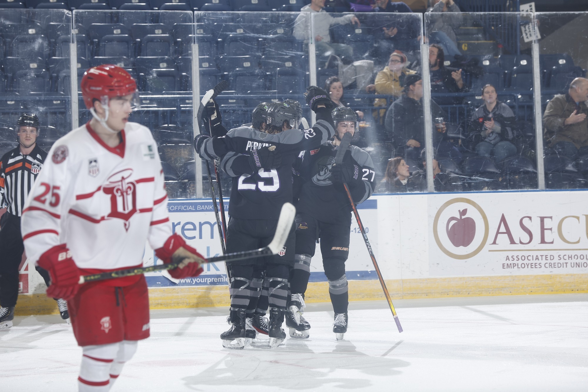 PHANTOMS DROP DUBUQUE 6-3 - Youngstown Phantoms