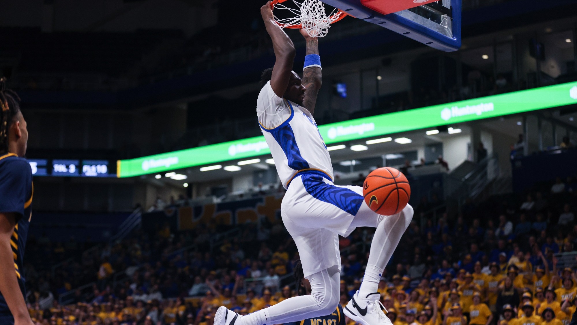 Zack Austin - Men's Basketball - Pitt Panthers #H2P