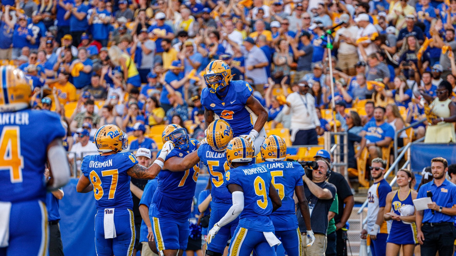 Legendary Pitt Wide Receiver Larry Fitzgerald Inducted into College ...