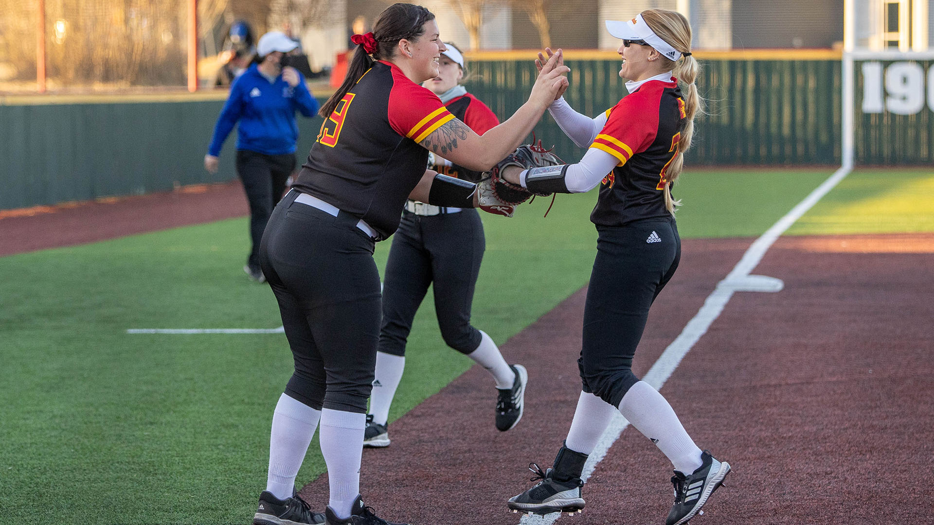 Gorillas fly by Jets - Pittsburg State University Athletics