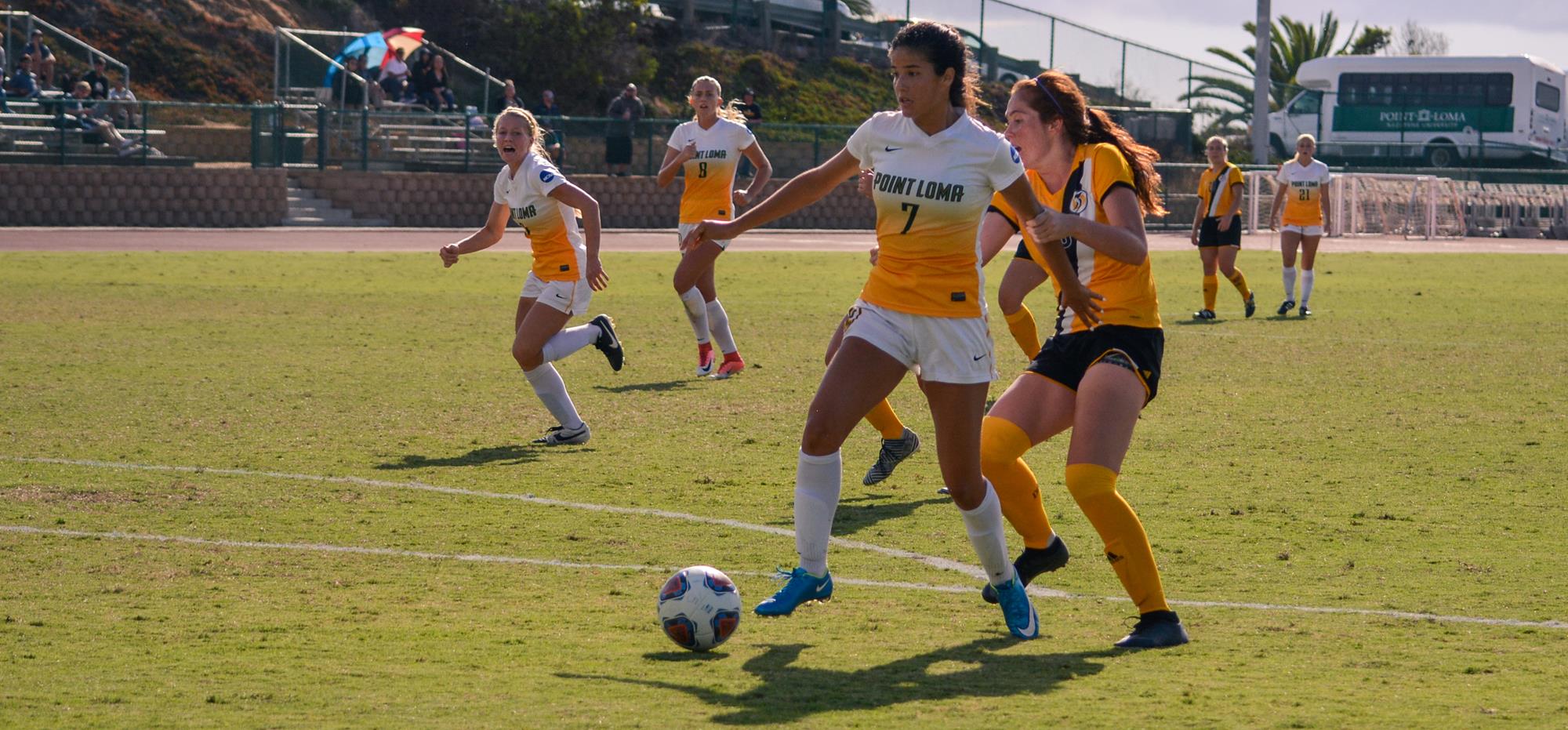 Bella Diaz - Women's Soccer - PLNU Athletics