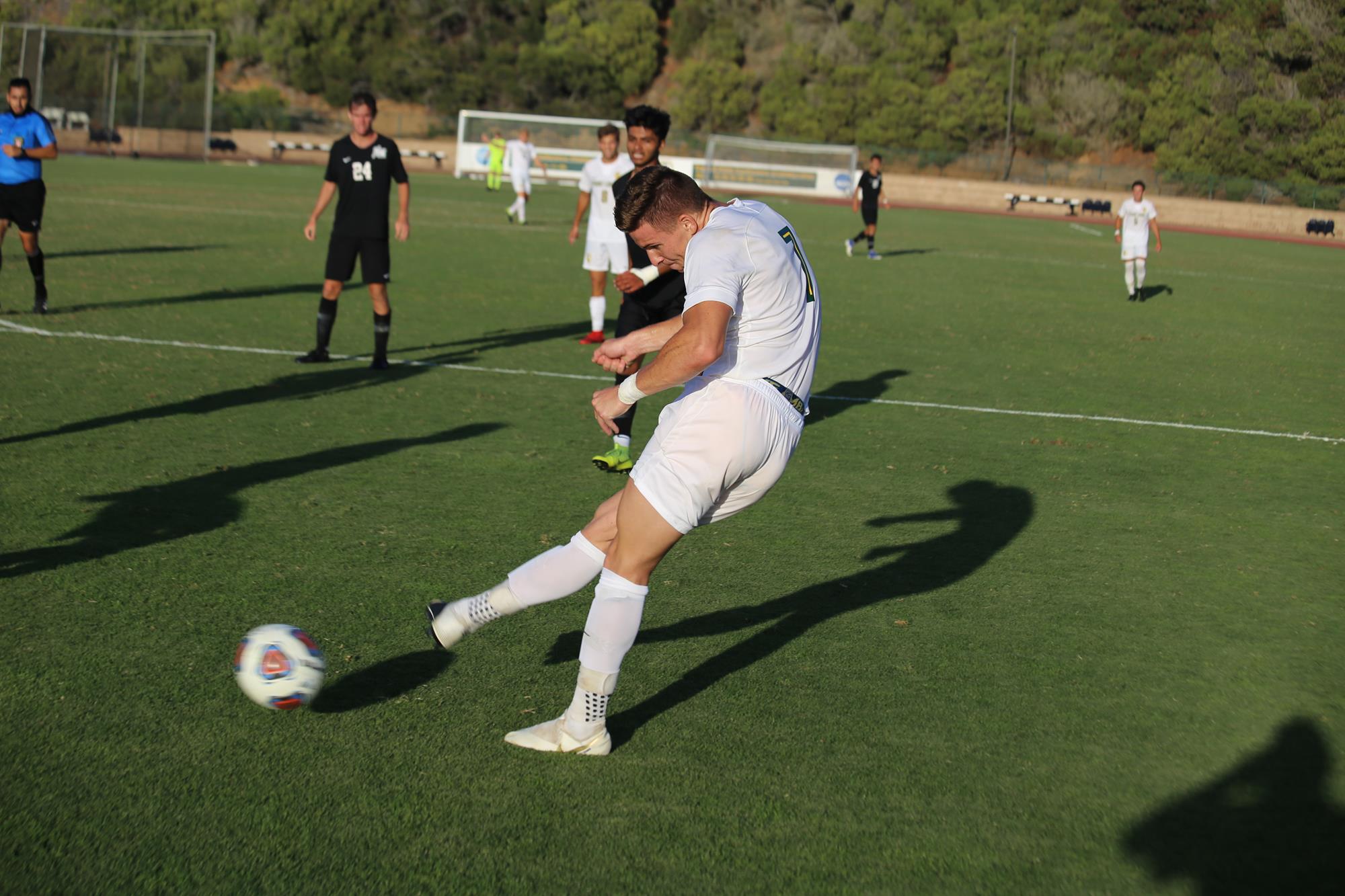 Hunter Loomis - Men's Soccer - PLNU Athletics
