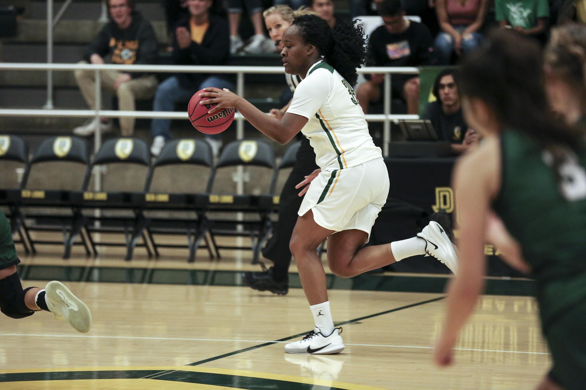 Onjalise Carley-Hilliard - Women's Basketball - PLNU Athletics