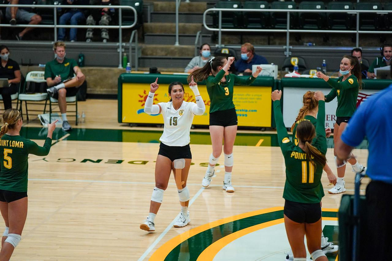 Courtney Dyer - Women's Volleyball - PLNU Athletics
