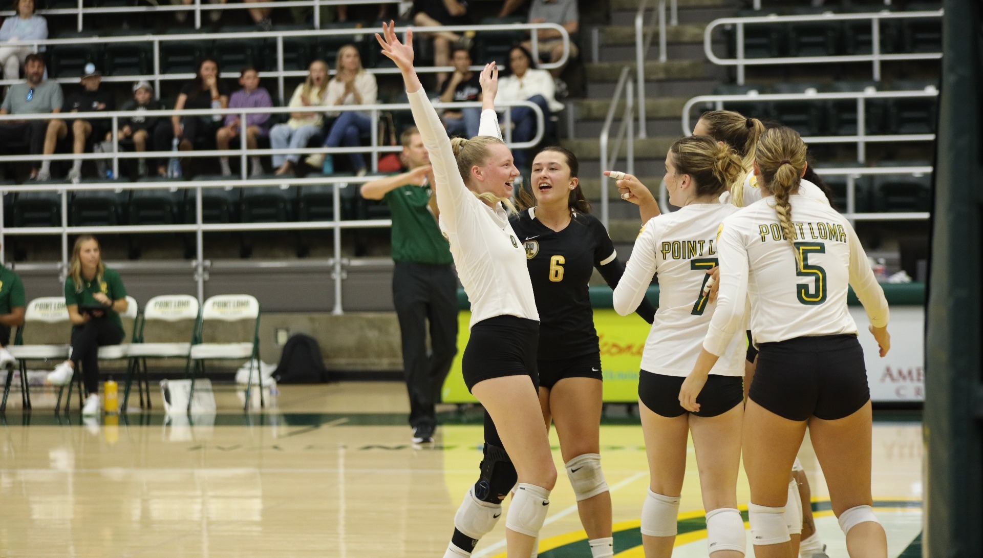 Bailey Williams - Women's Volleyball - PLNU Athletics