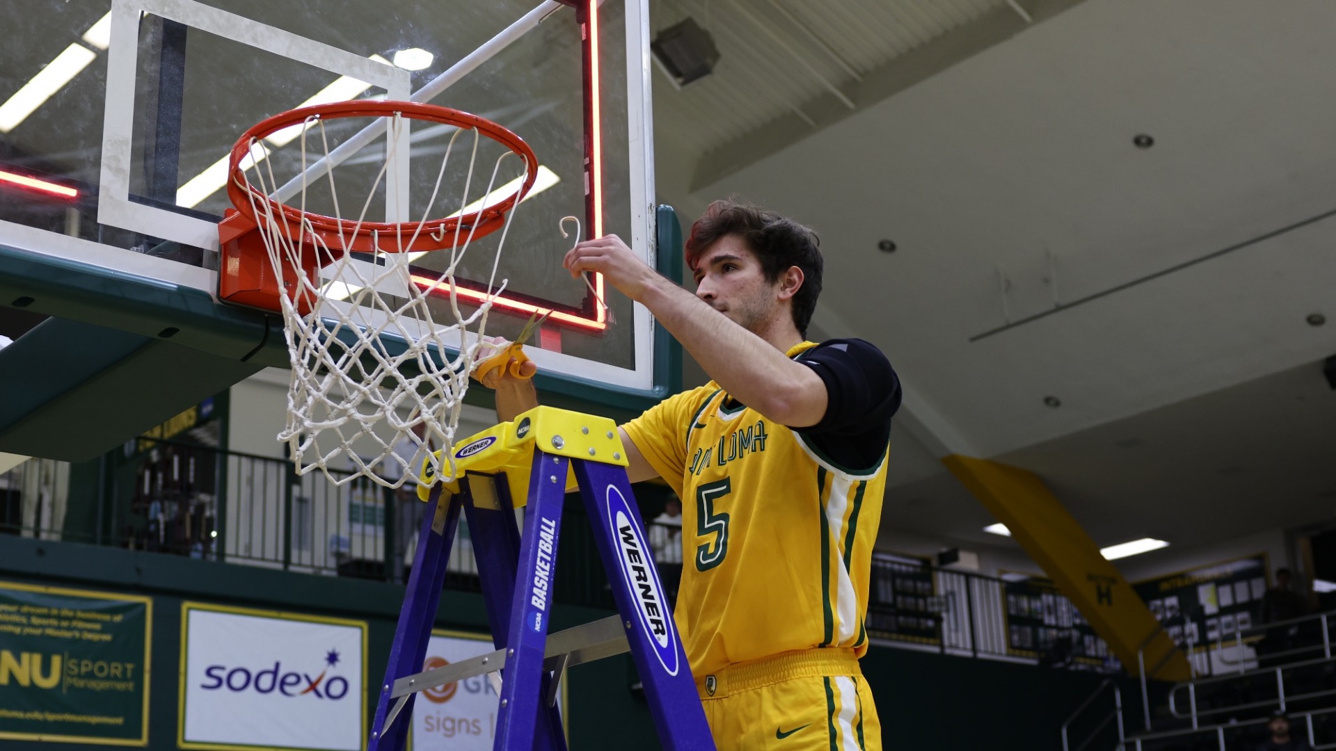 Aaron Acosta - Men's Basketball - PLNU Athletics