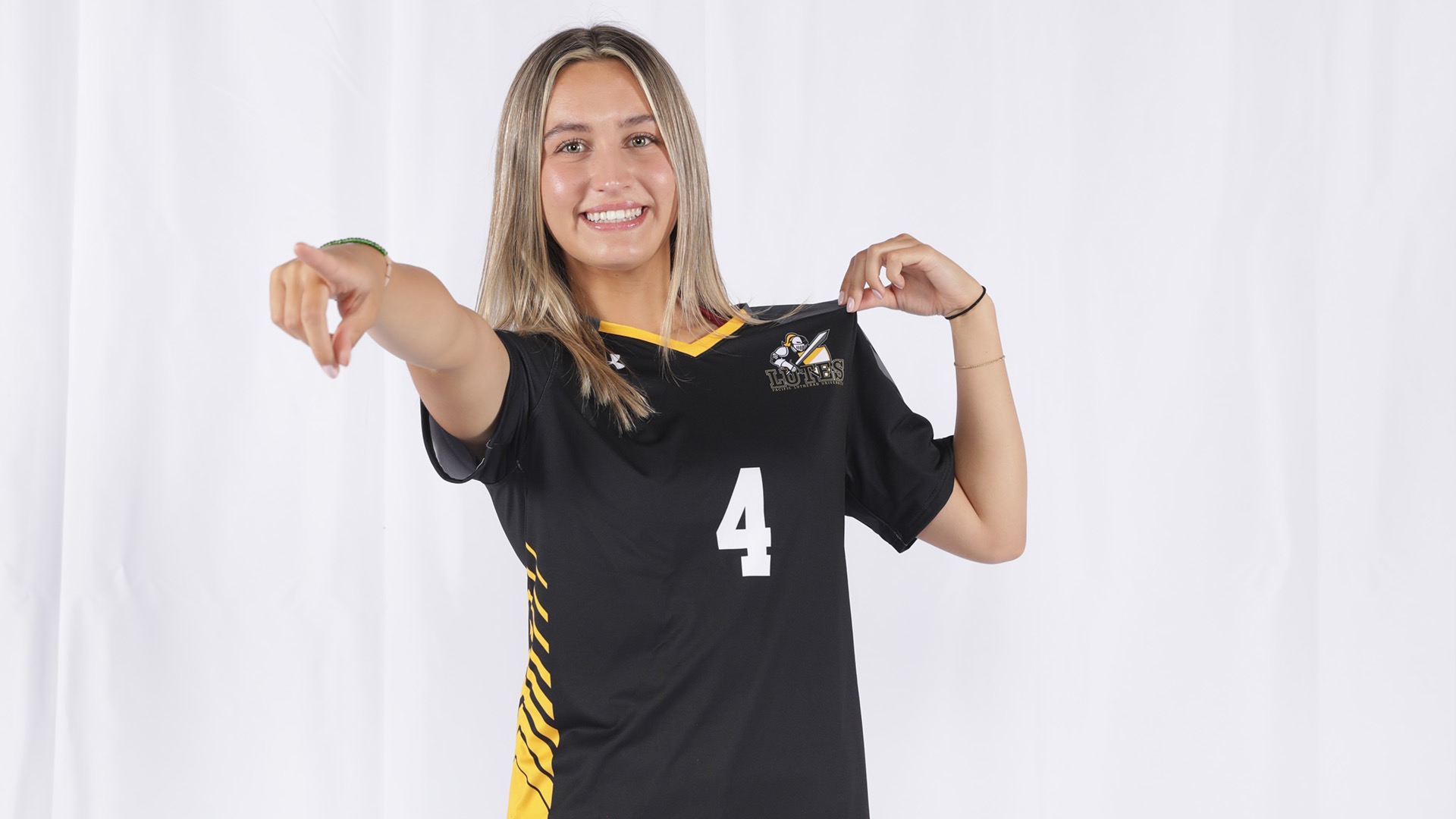 Madison Hull - Women's Soccer - Pacific Lutheran University Athletics