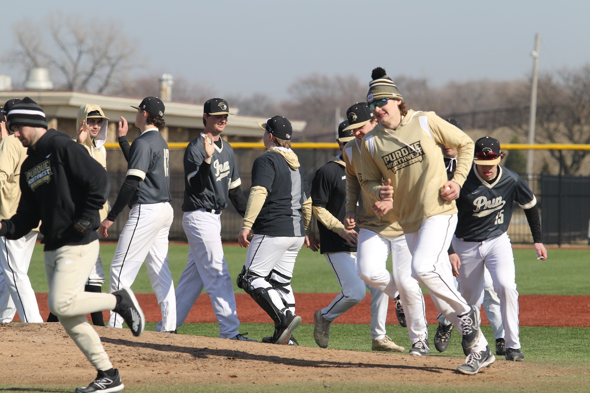 Men's Baseball Splits Doubleheader Against GVSU in GLIAC Action ...