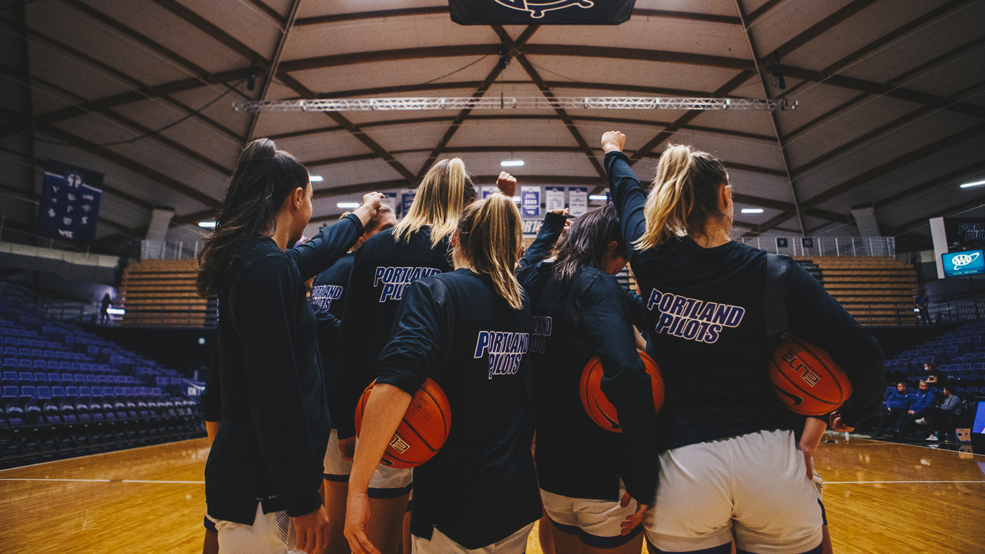 Pilots Host No. 18 Ducks at the Chiles Center - University of Portland ...