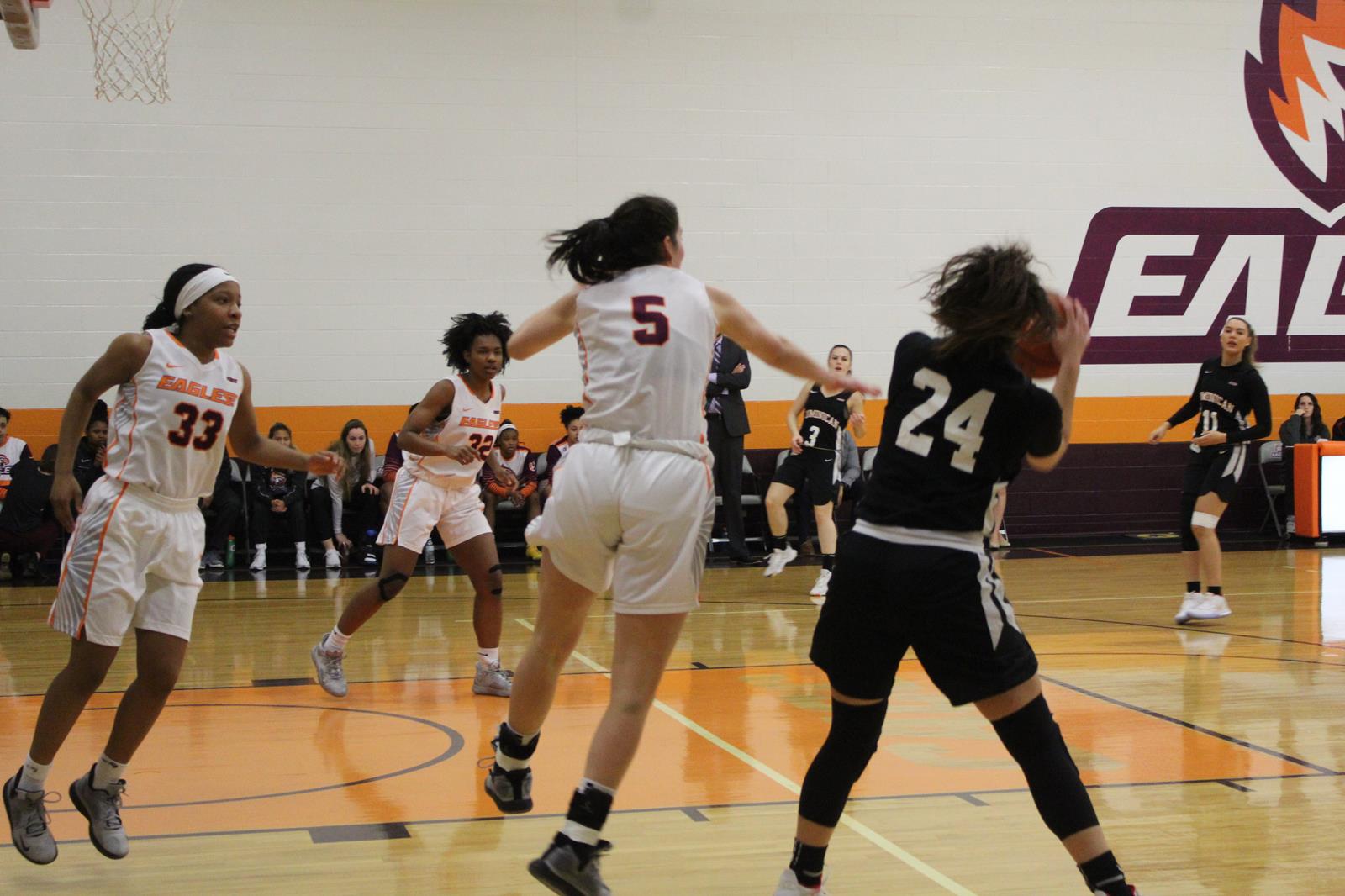 Hannah Benac - Women's Basketball - Post University Athletics