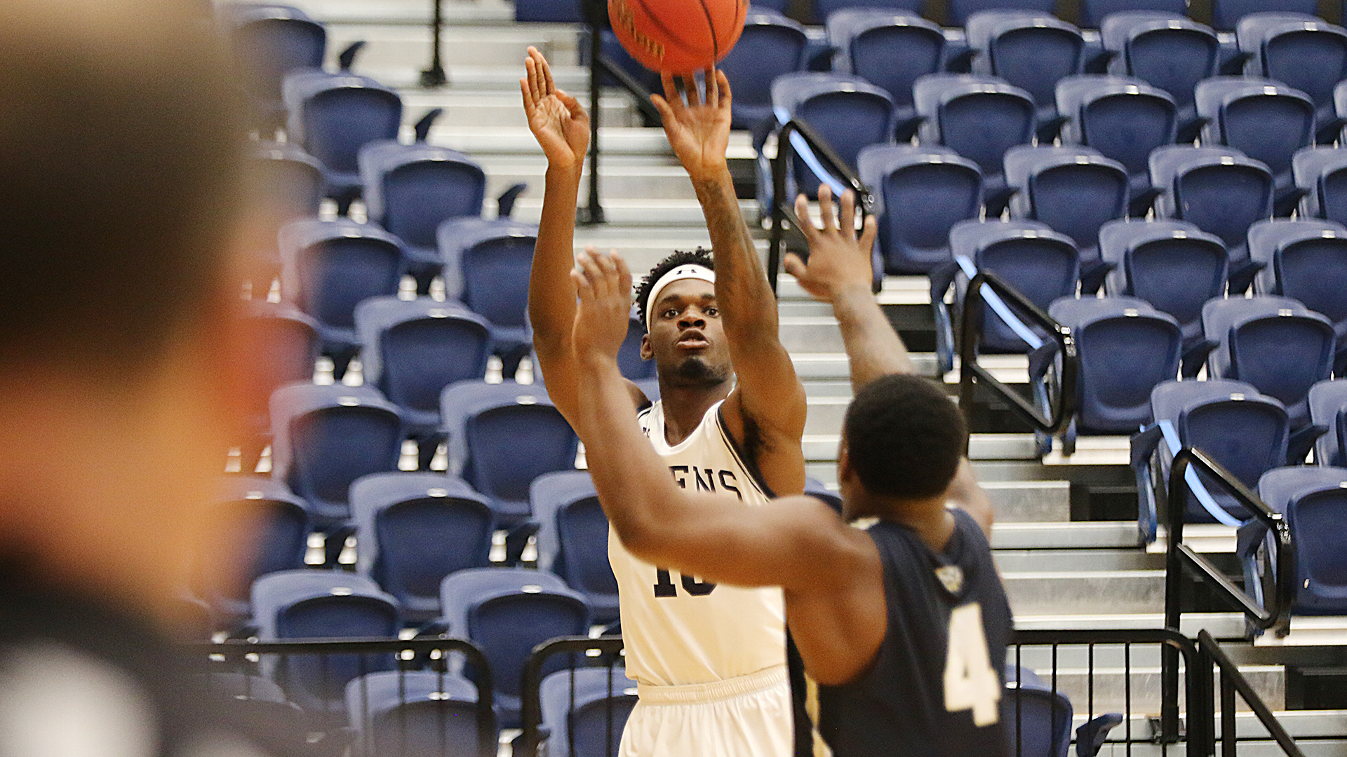 Quan McCluney - 2022-2023 - Men's Basketball - Queens University of ...