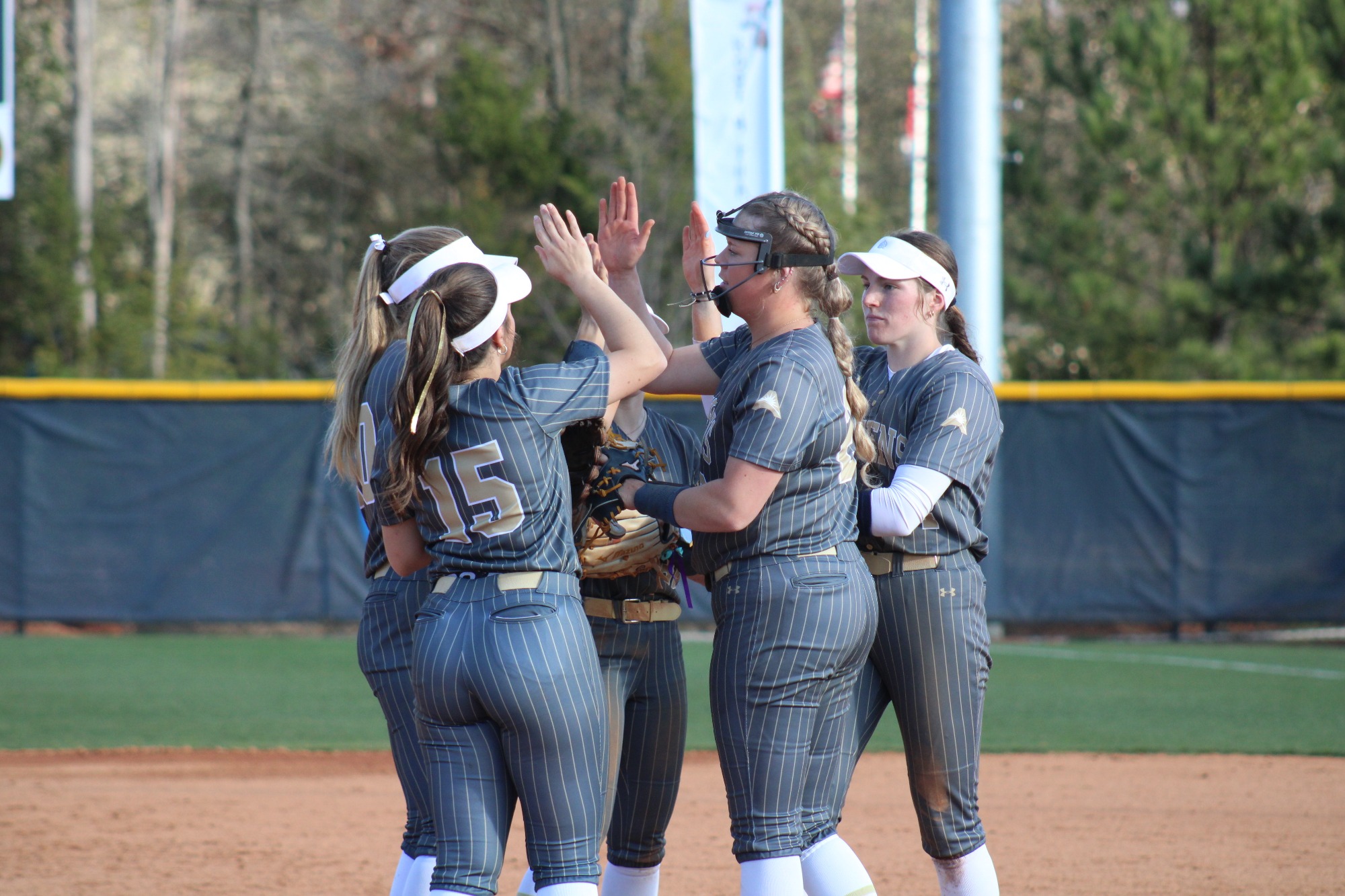 Queens Battle Bulldogs in Midweek Tilt - Queens University of Charlotte ...