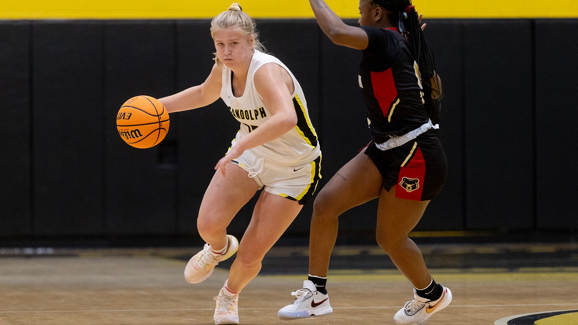 Women’s Basketball Handles Bruins 74-42 - Randolph College