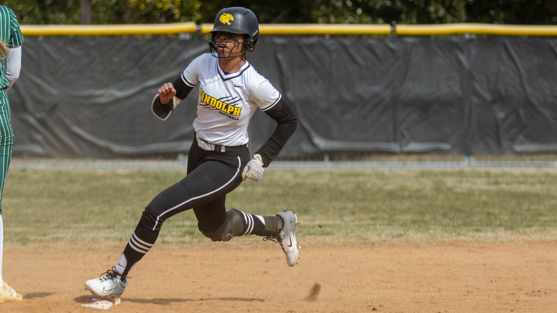 Softball Splits Home Doubleheader With Maryville - Randolph College