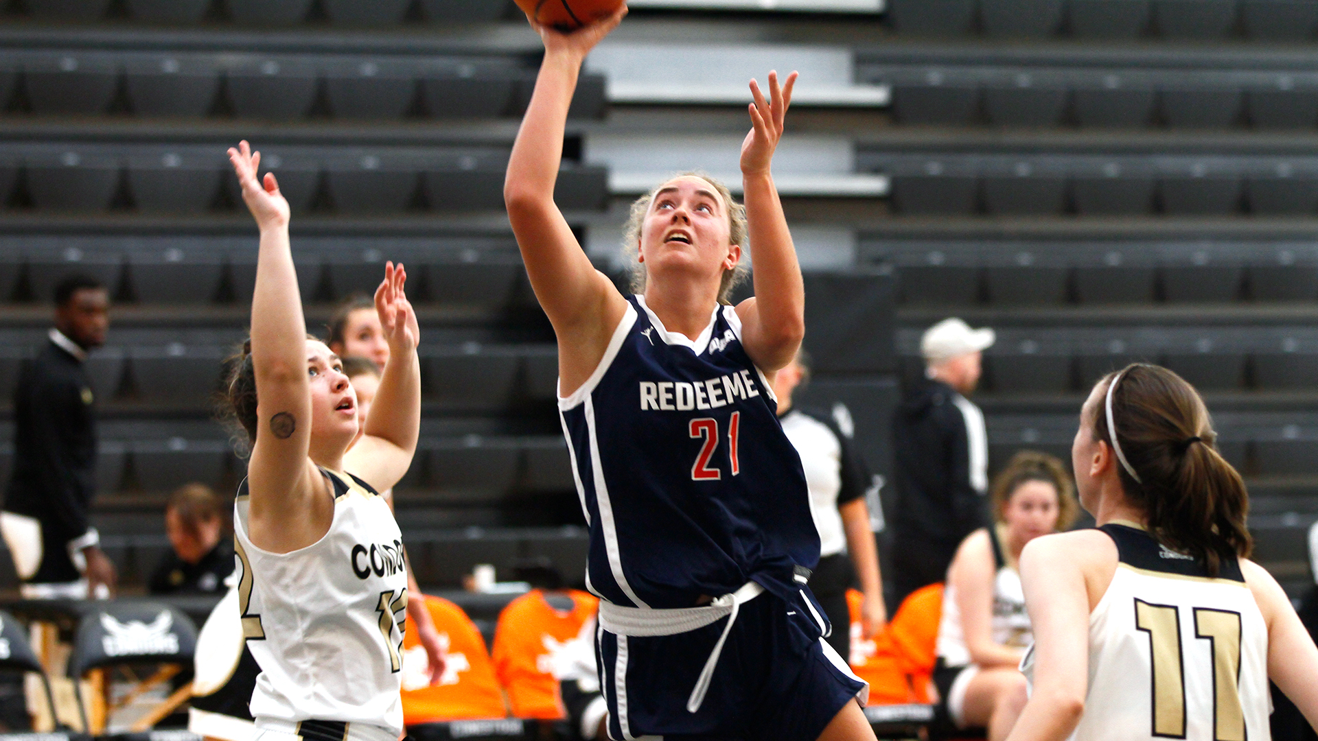 Royals women's basketball rolls past Condors 64-40 - Redeemer ...