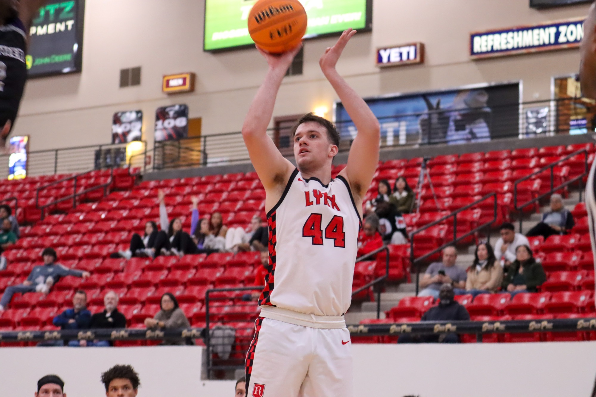 Men's Basketball goes 1-1 for the Weekend - Rhodes College Athletics