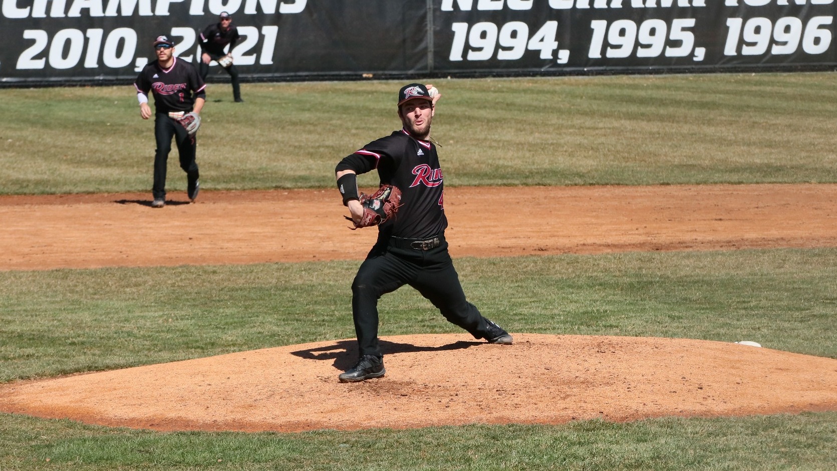 Baseball Splits Double Header Sunday - Rider University Athletics