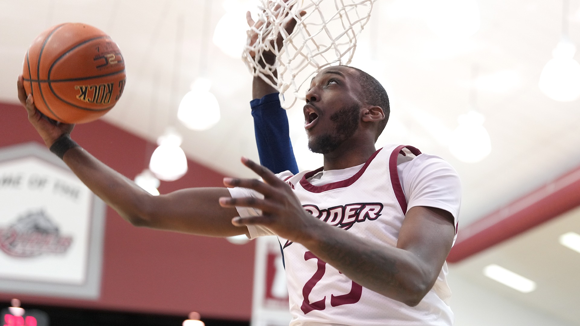 Men's Basketball Overcomes Saint Peter's, Clinches MAAC Championship ...