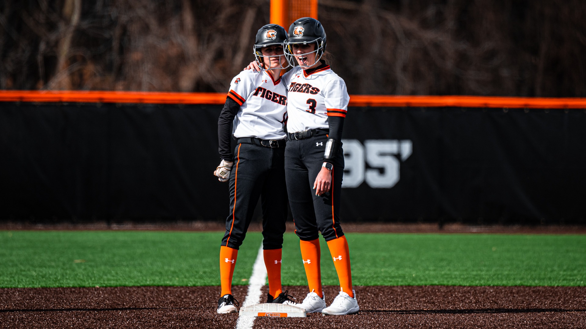 Softball falls twice to Ithaca, 2-0, 8-0 (6 inn.) - Rochester Institute ...
