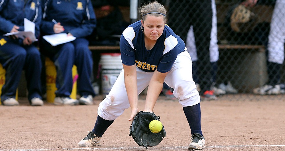 Logan Mohr - Softball - University of Rochester Athletics