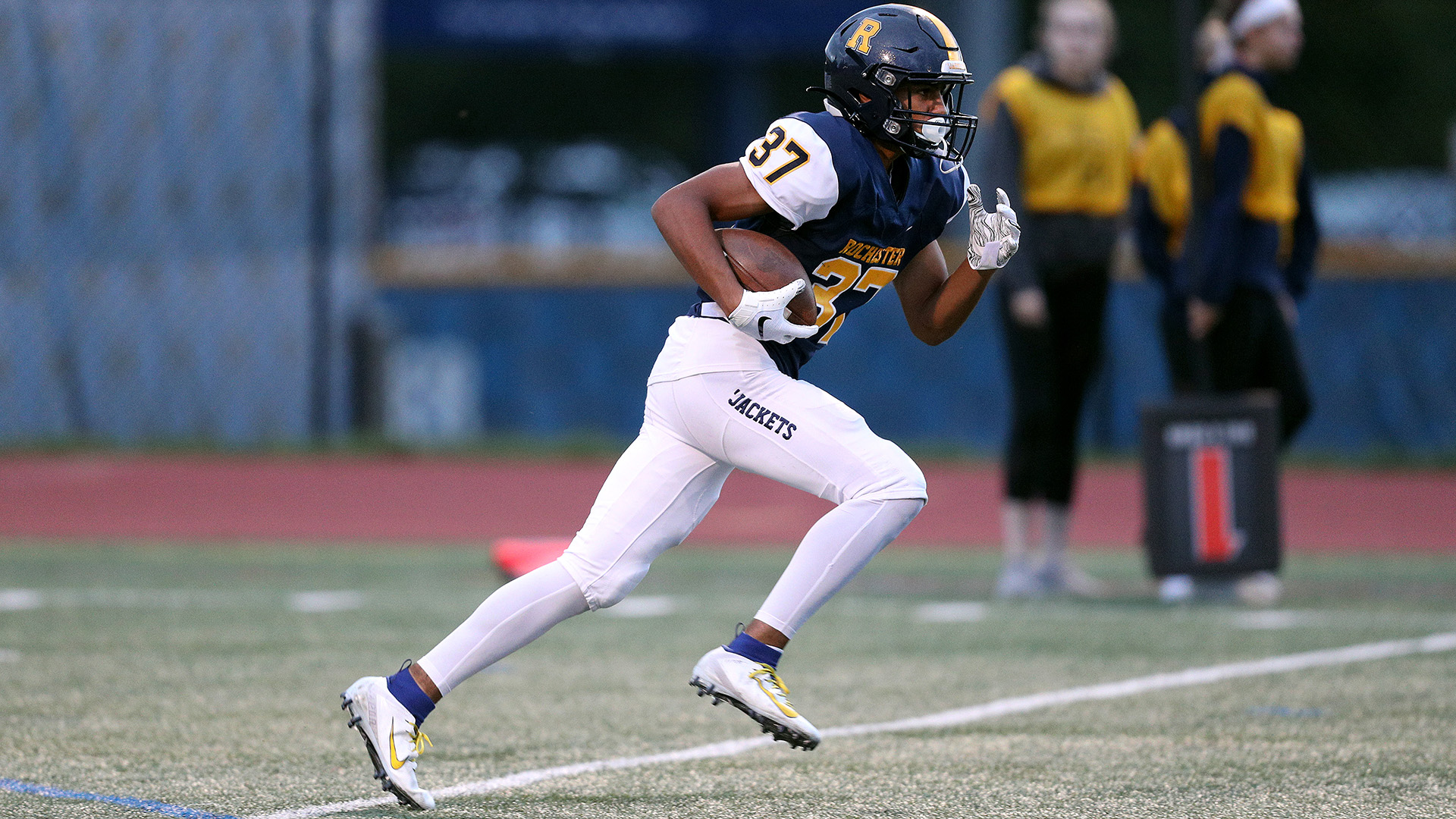 Aaron Whitley - Football - University of Rochester Athletics