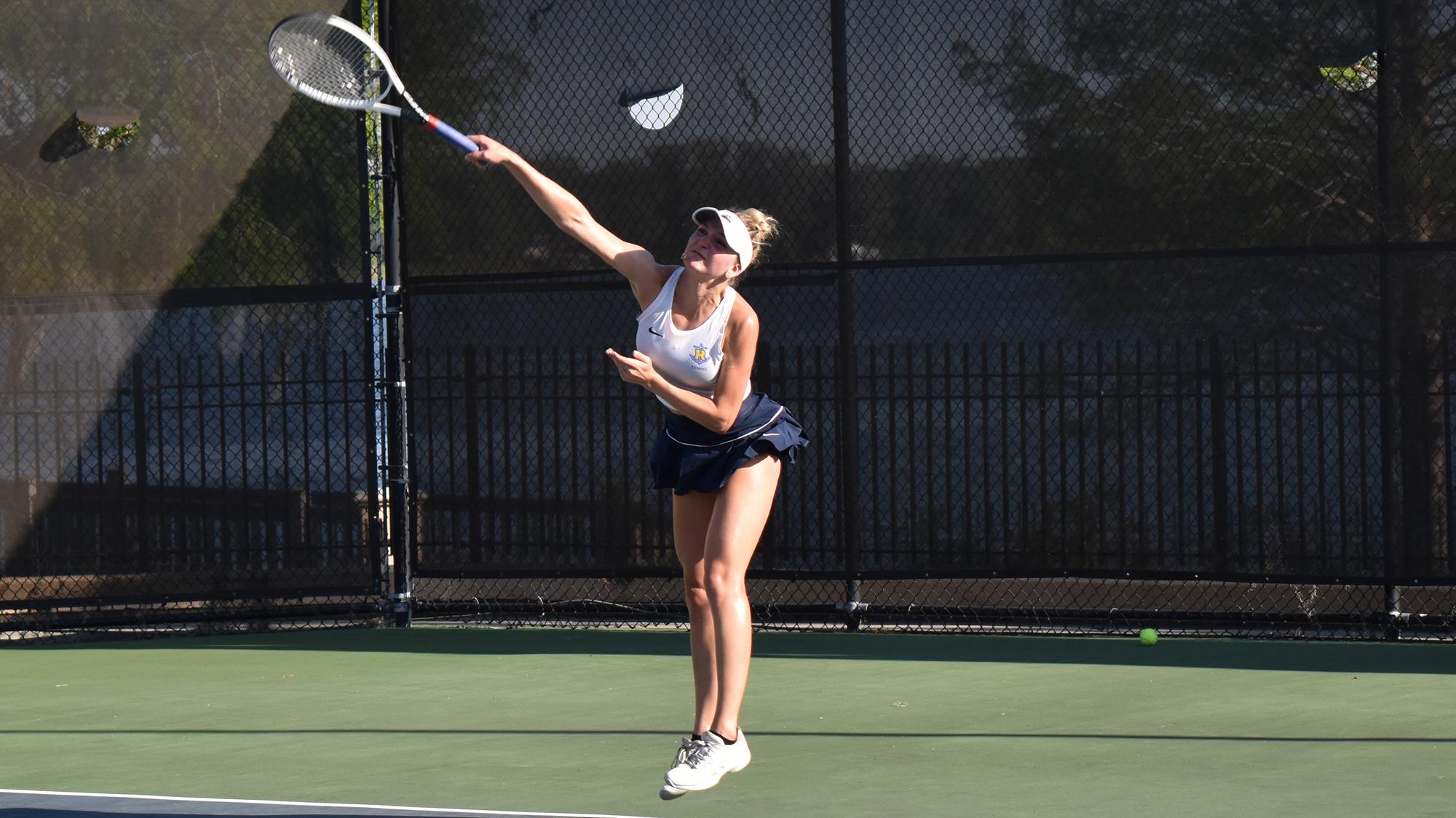 Tars Sweep Bates for First Win - Rollins College