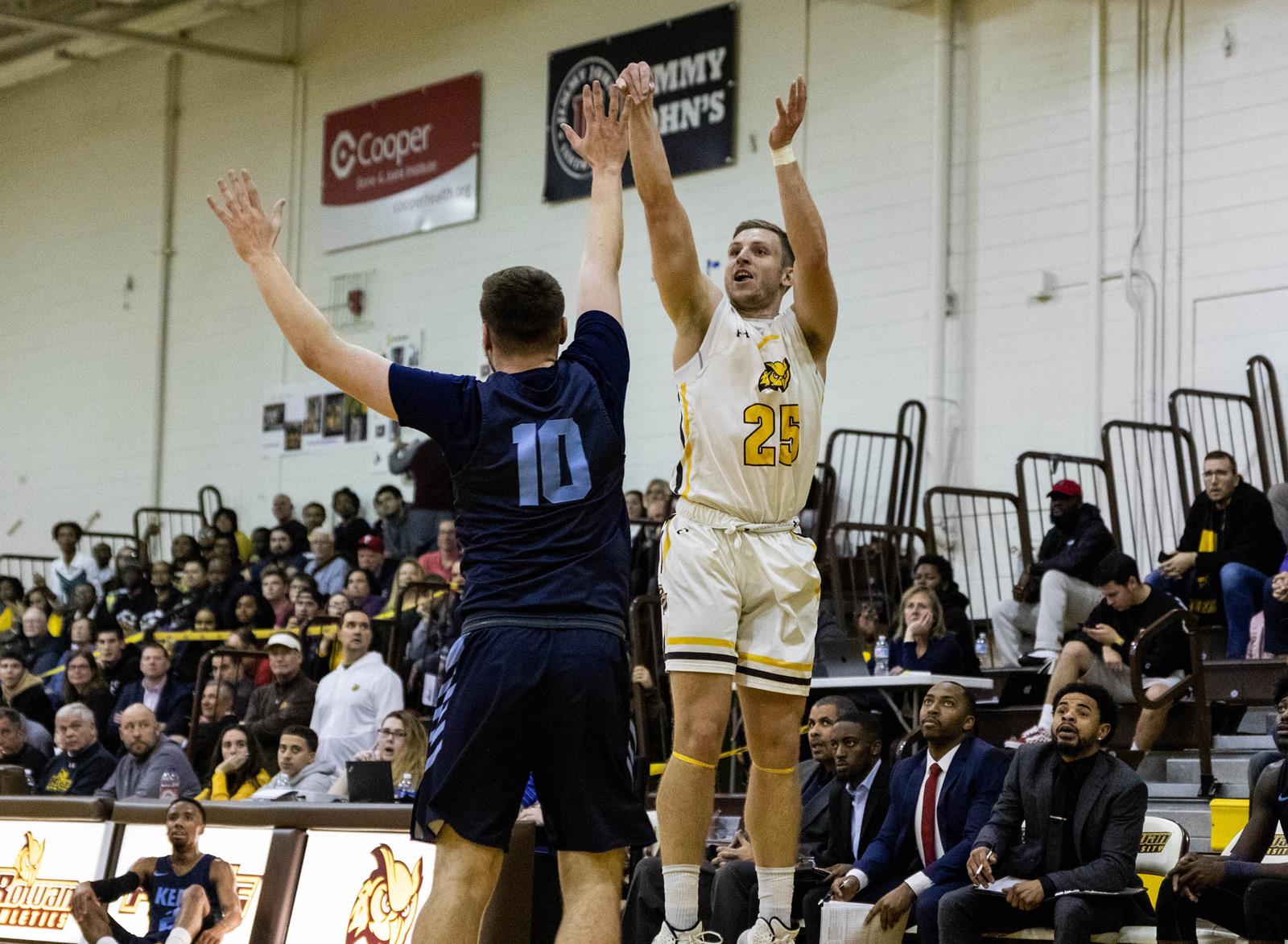 Men's Basketball Wins Fifth Straight, Defeating Kean, 87-78 - Rowan ...
