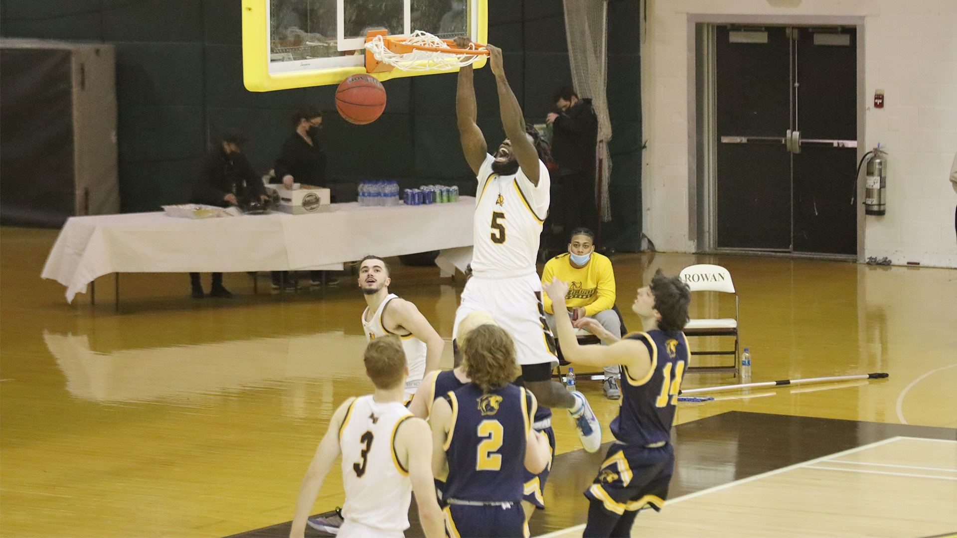 Men's Basketball Muscles Its Way Past TCNJ, 101-79 - Rowan University ...