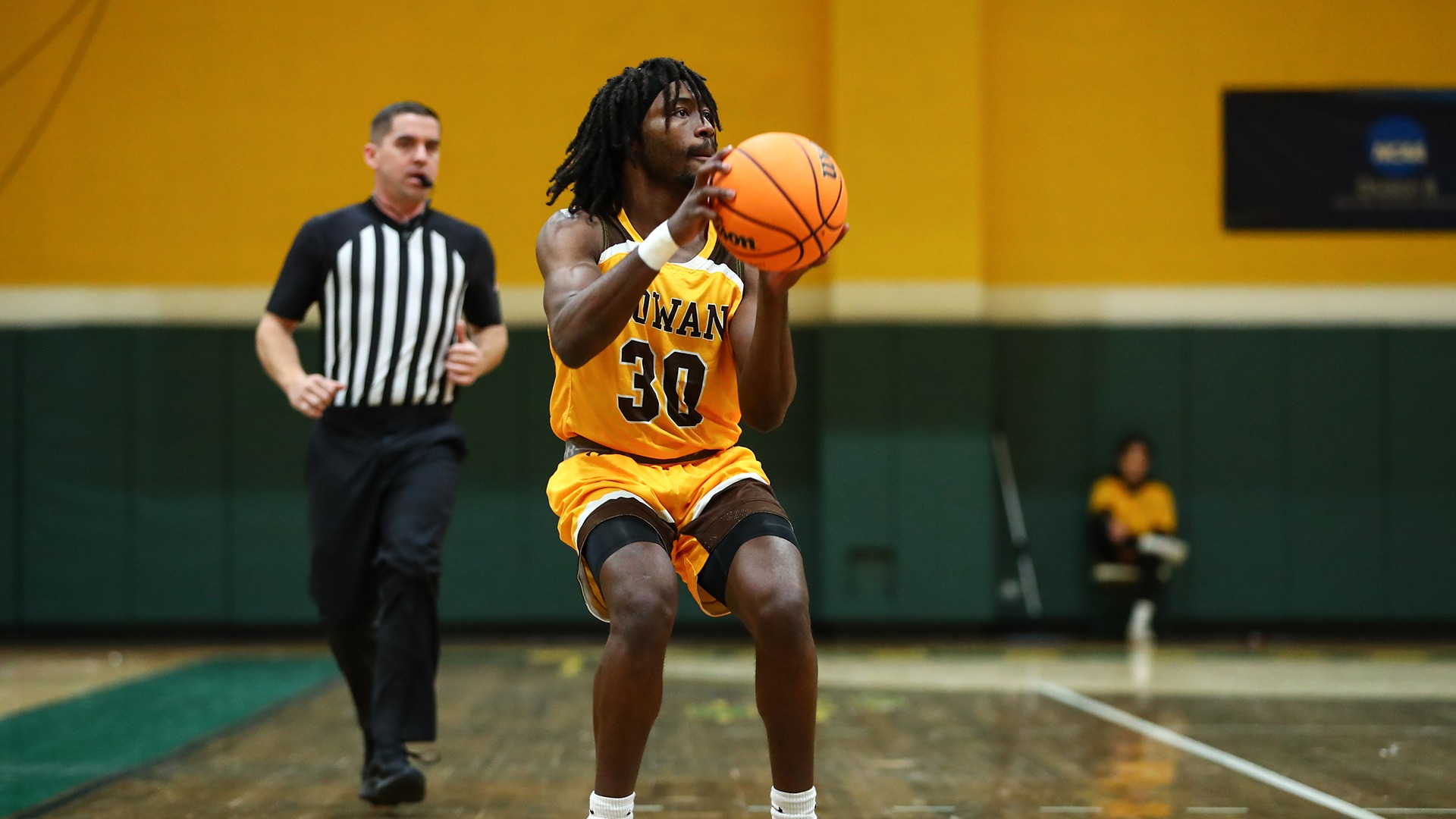 Wright's Free Throws Help Men's Basketball to 78-77 Win in Title Game ...