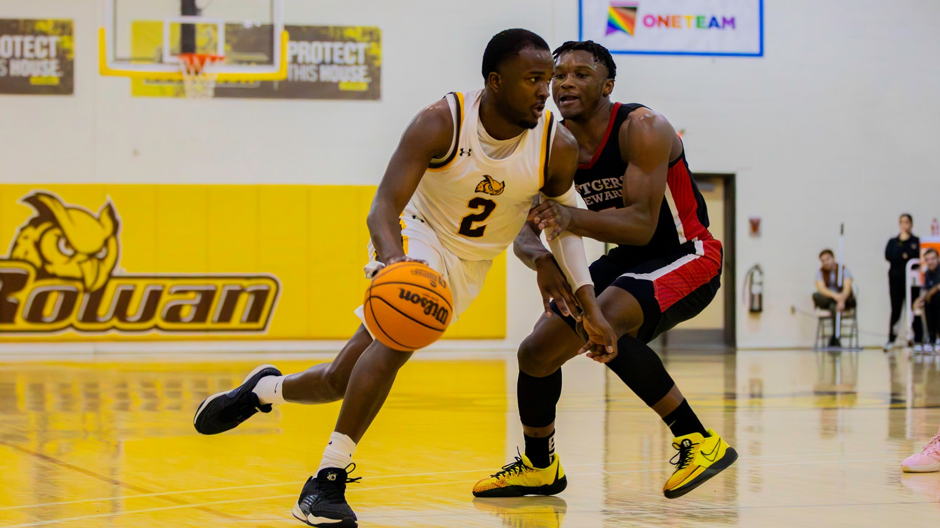 Ross Scores 20 as Men's Basketball Wins Sixth Straight, Defeating ...