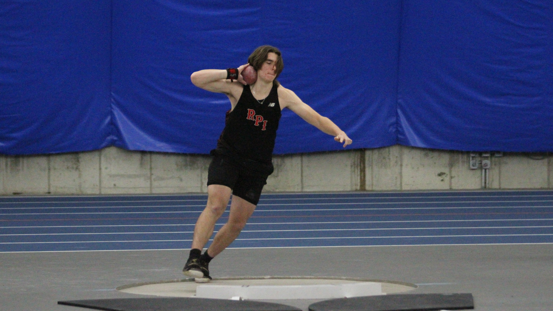 Men's Track & Field Sees Results at Utica Blue & Orange Invite ...