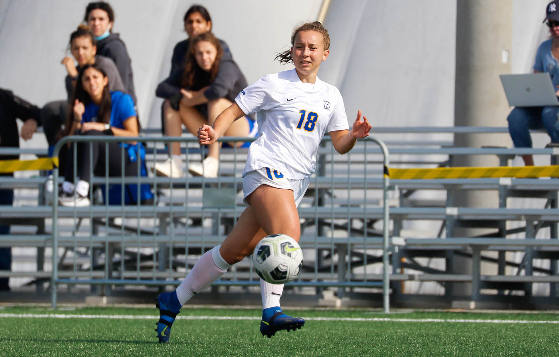 Lizzie Farsang - 2023 - Soccer (W) - TMU Athletics & Recreation